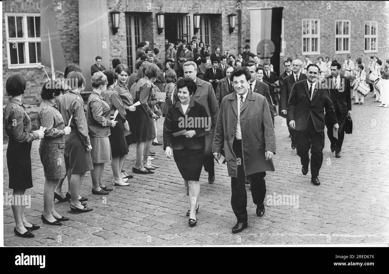 1967 bus hi-res stock photography and images - Alamy