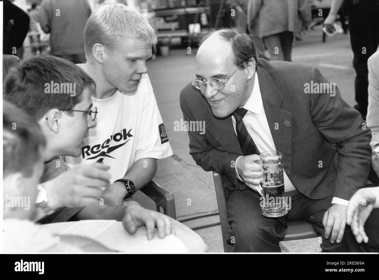 Gregor Gysi talking to young people at the PDS family festival ...