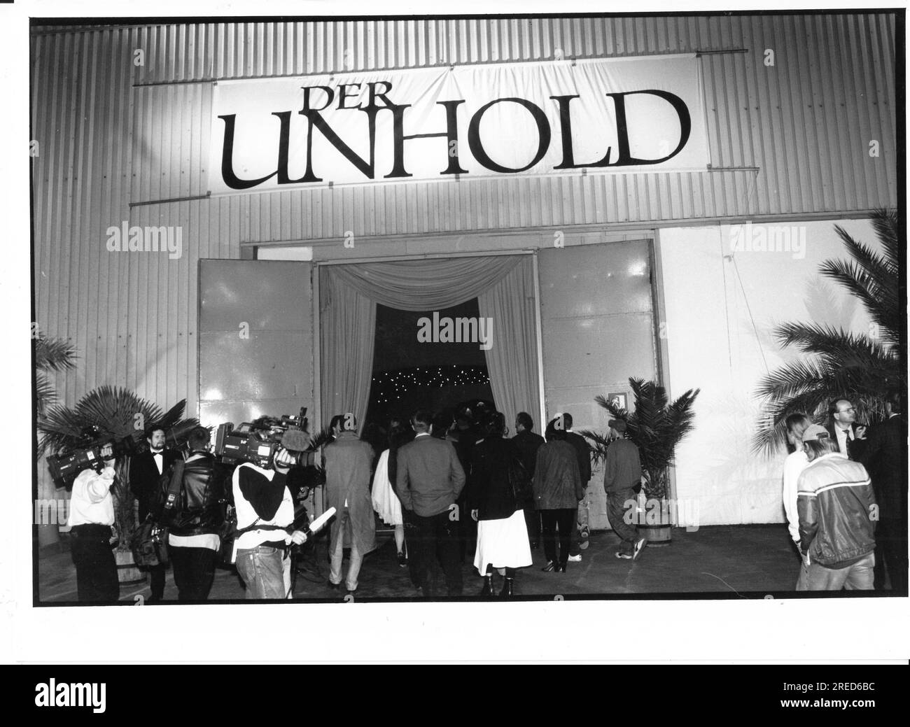 Unhold hi-res stock photography and images - Alamy