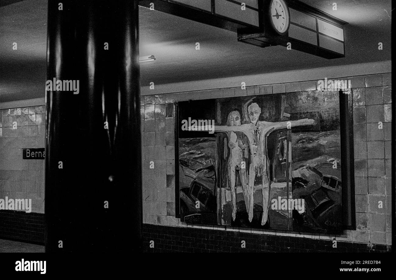 90s subway hi-res stock photography and images - Alamy