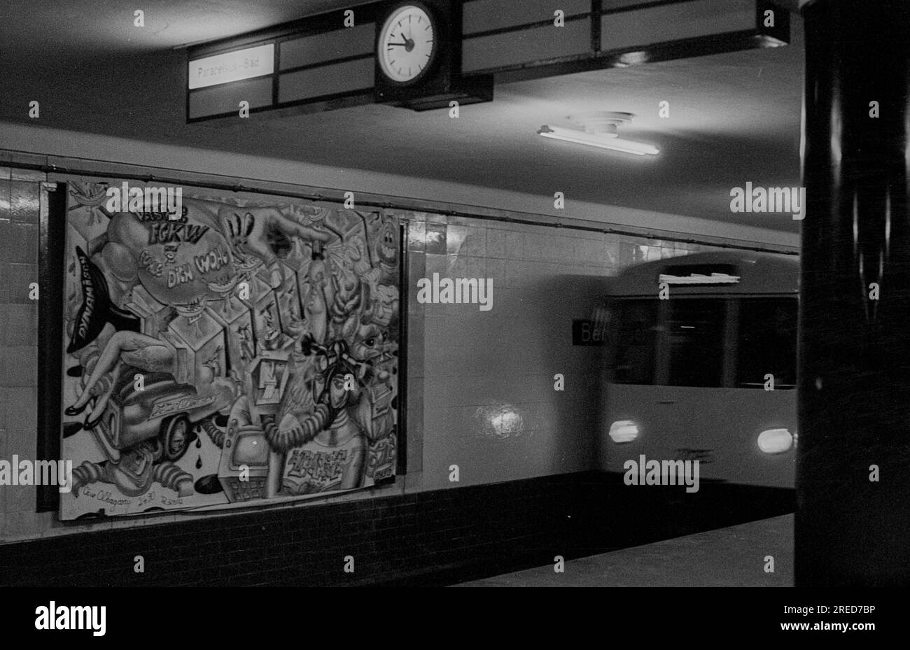 GDR, Berlin, 24.04.1990, art on the subway station Bernauer Straße (art ...