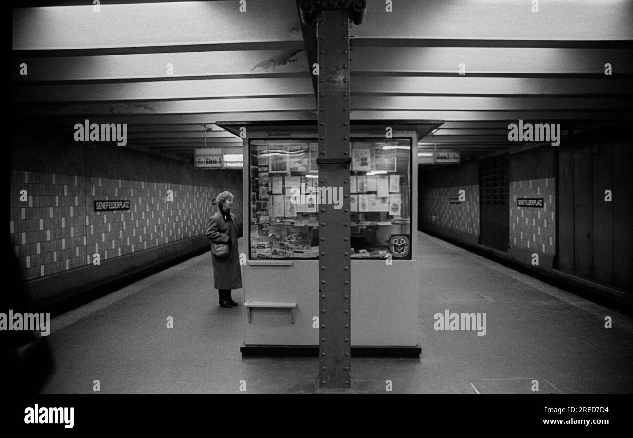 90s subway hi-res stock photography and images - Alamy