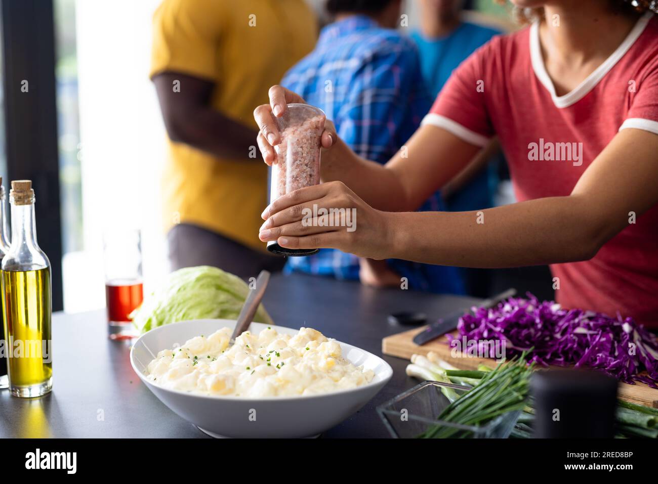 Diverse group of people restaurant hi-res stock photography and images ...
