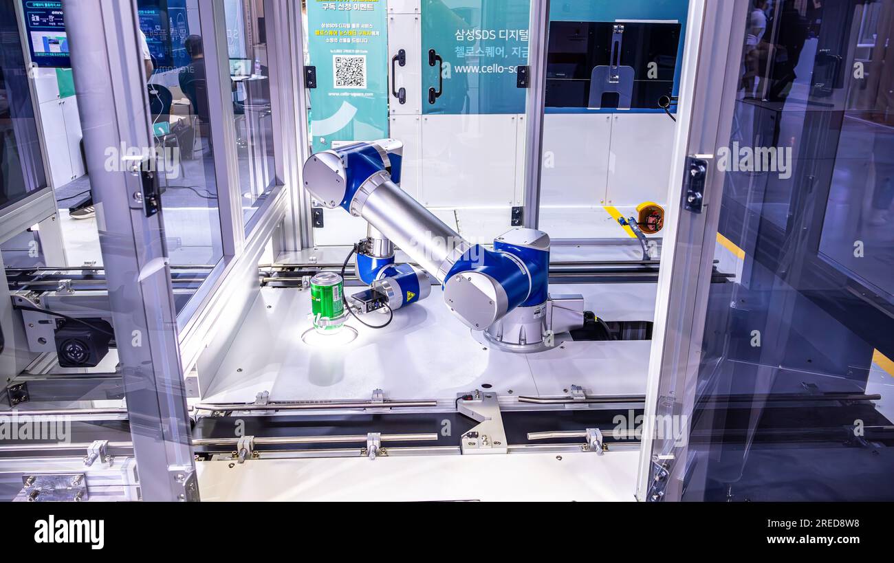 Stealth robots hi-res stock photography and images - Alamy