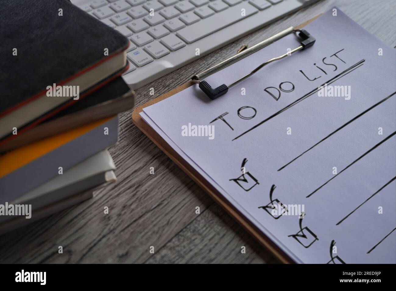 Clipboard checklist checklist document hi-res stock photography and ...