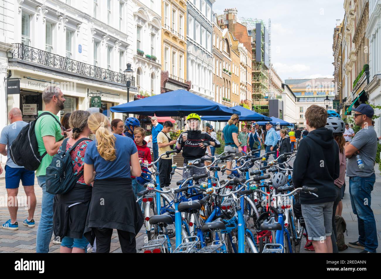 Female tour guide hi-res stock photography and images - Alamy