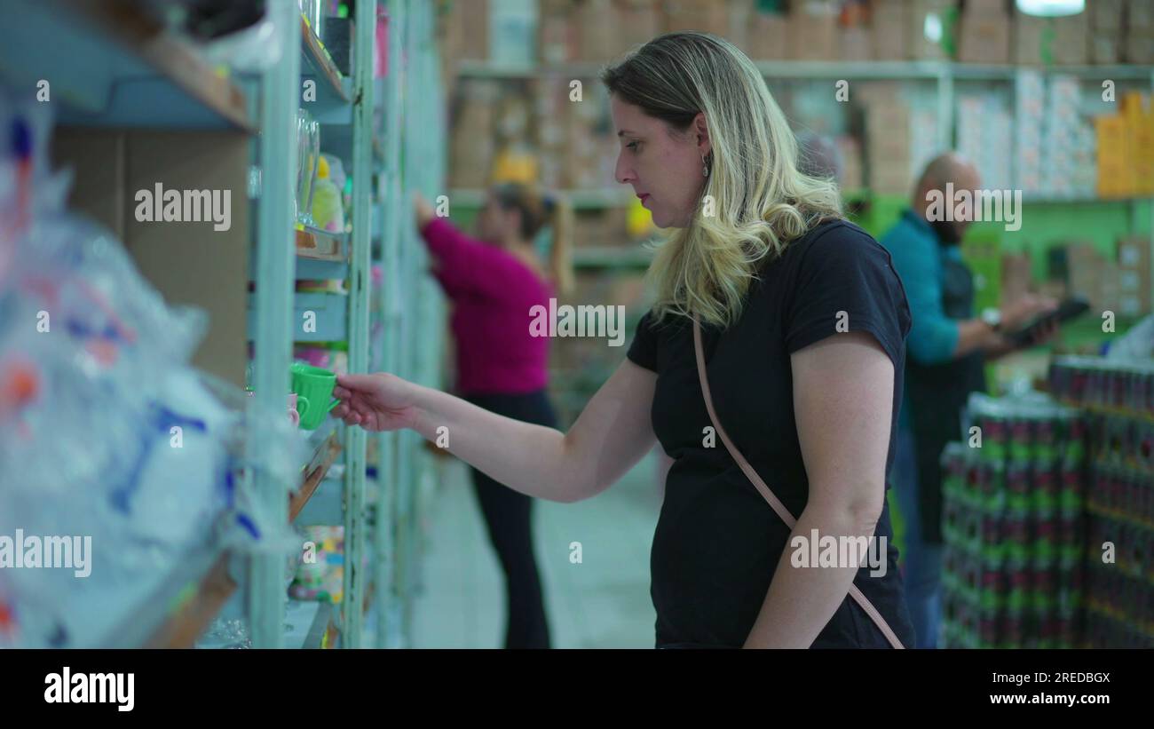 Comparing items hi-res stock photography and images - Alamy