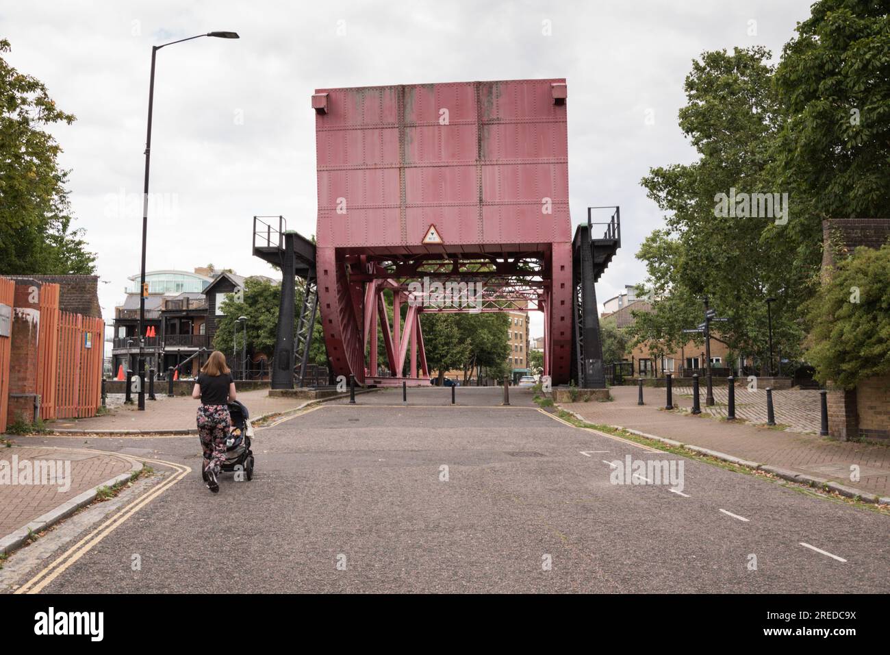Surrey basin bascule bridge hi-res stock photography and images - Alamy