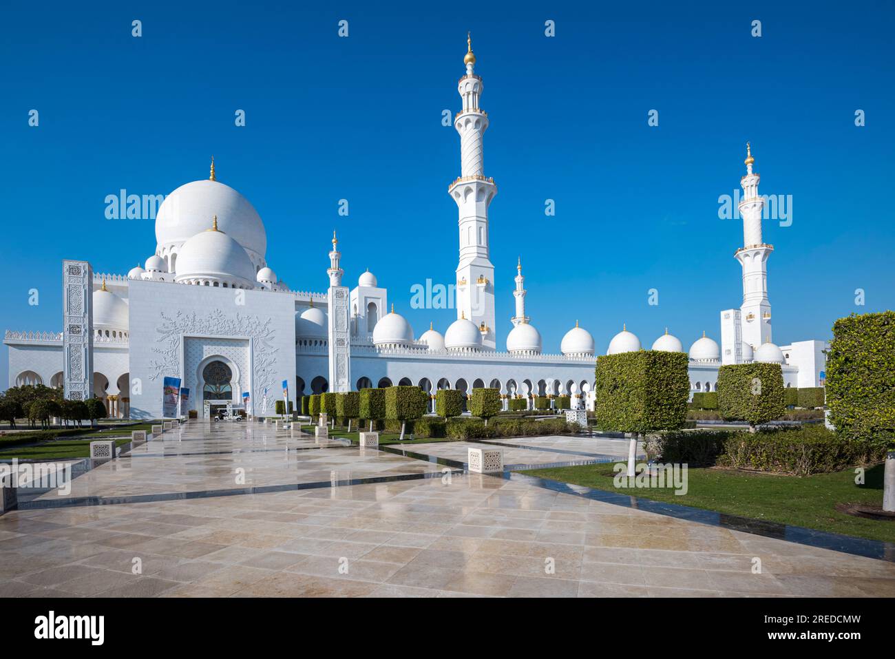 Sheikh Zayed Grand Mosque Of Abu Dhabi With Blue Sky United Arab