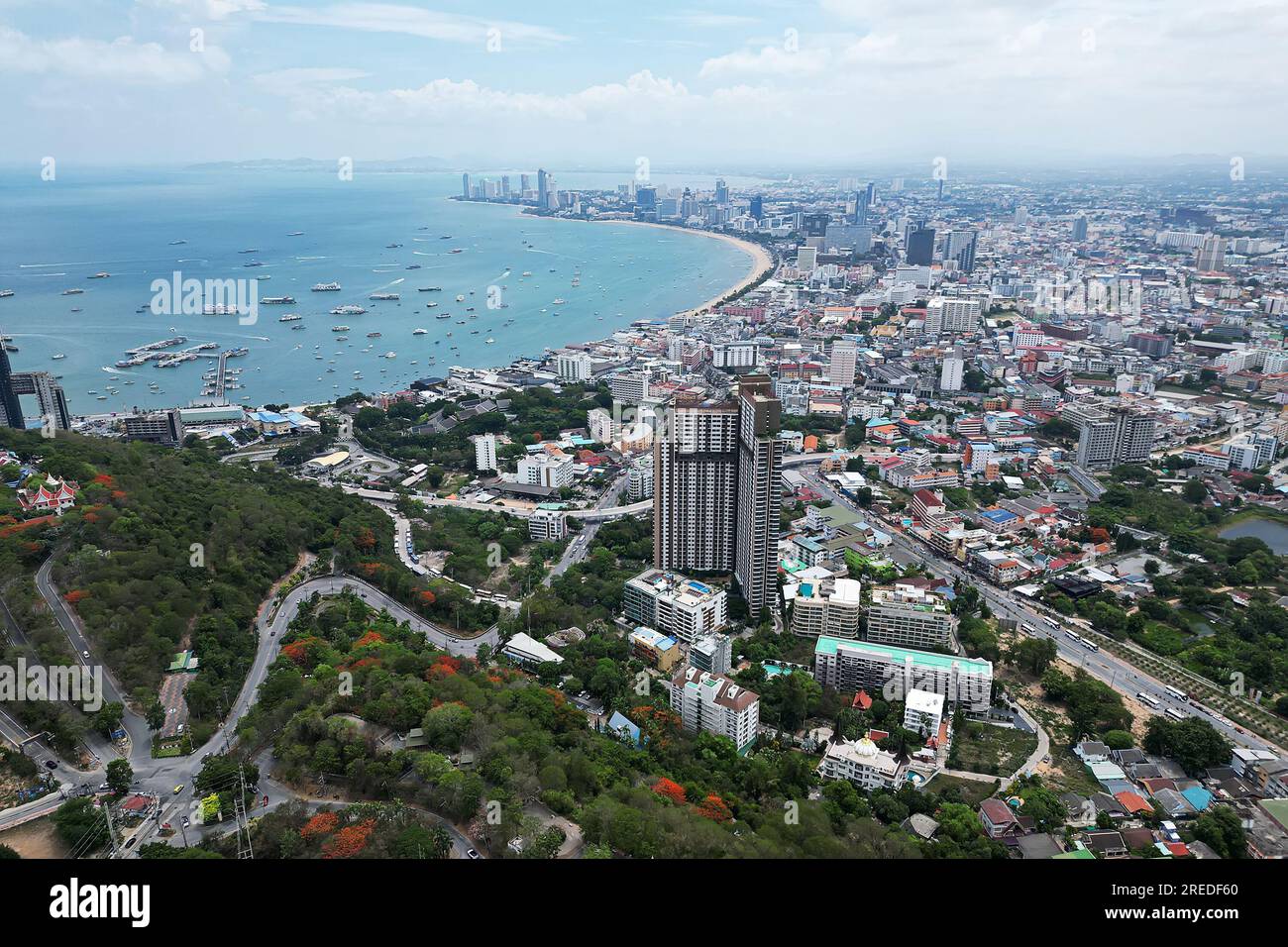 Top view of Pattaya city with blue sky and blue sea. landscape ...
