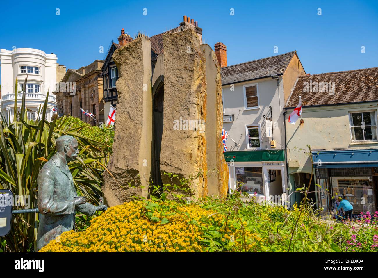 The Sir Edward Elgar memorial statue in Great Malvern Stock Photo - Alamy