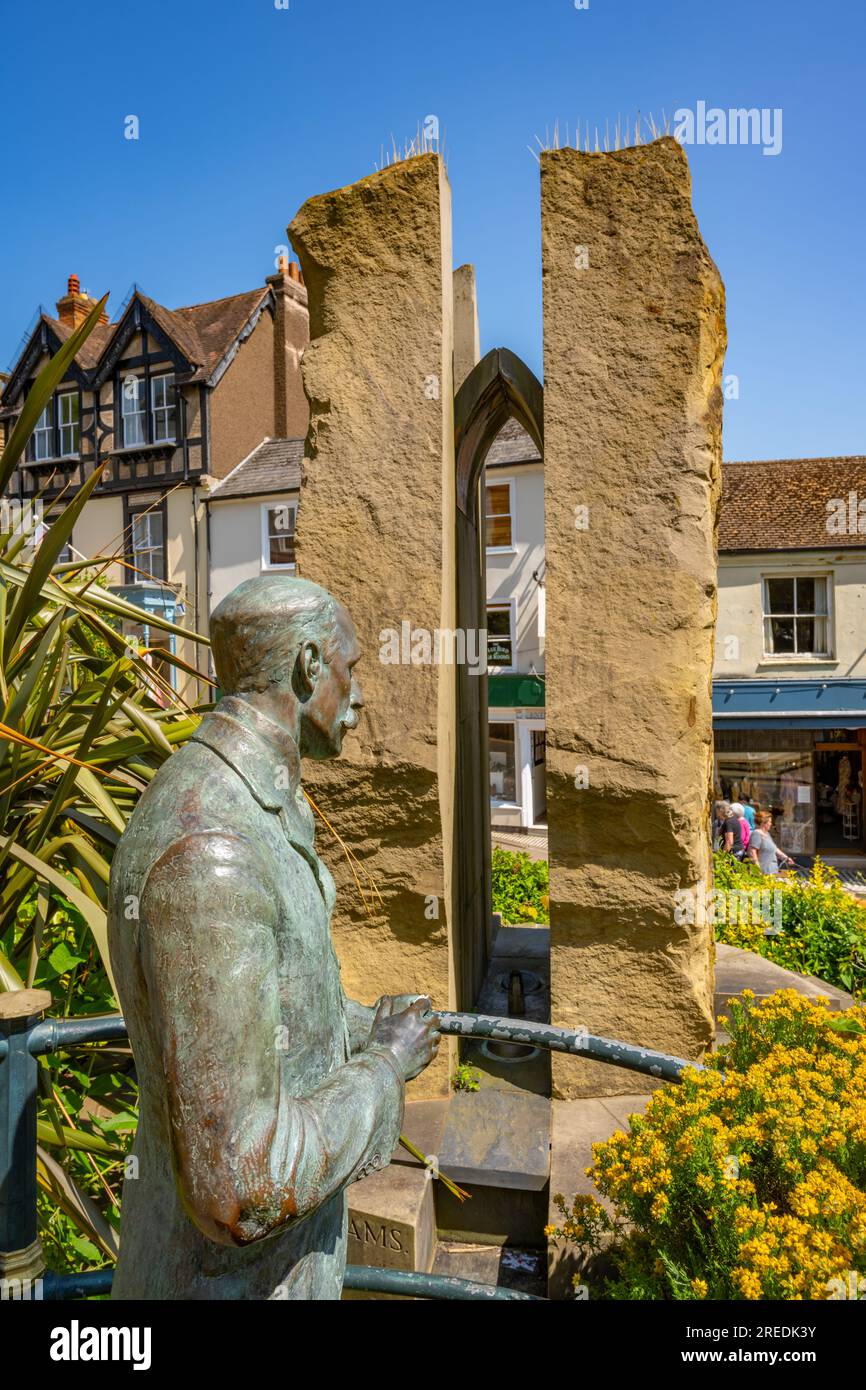 The Sir Edward Elgar memorial statue in Great Malvern Stock Photo - Alamy