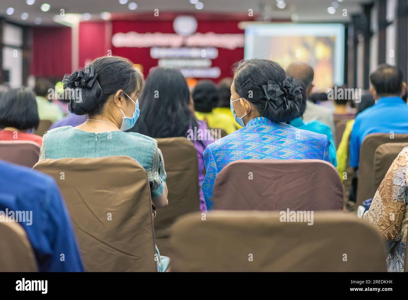 Crowd back face woman hi-res stock photography and images - Alamy