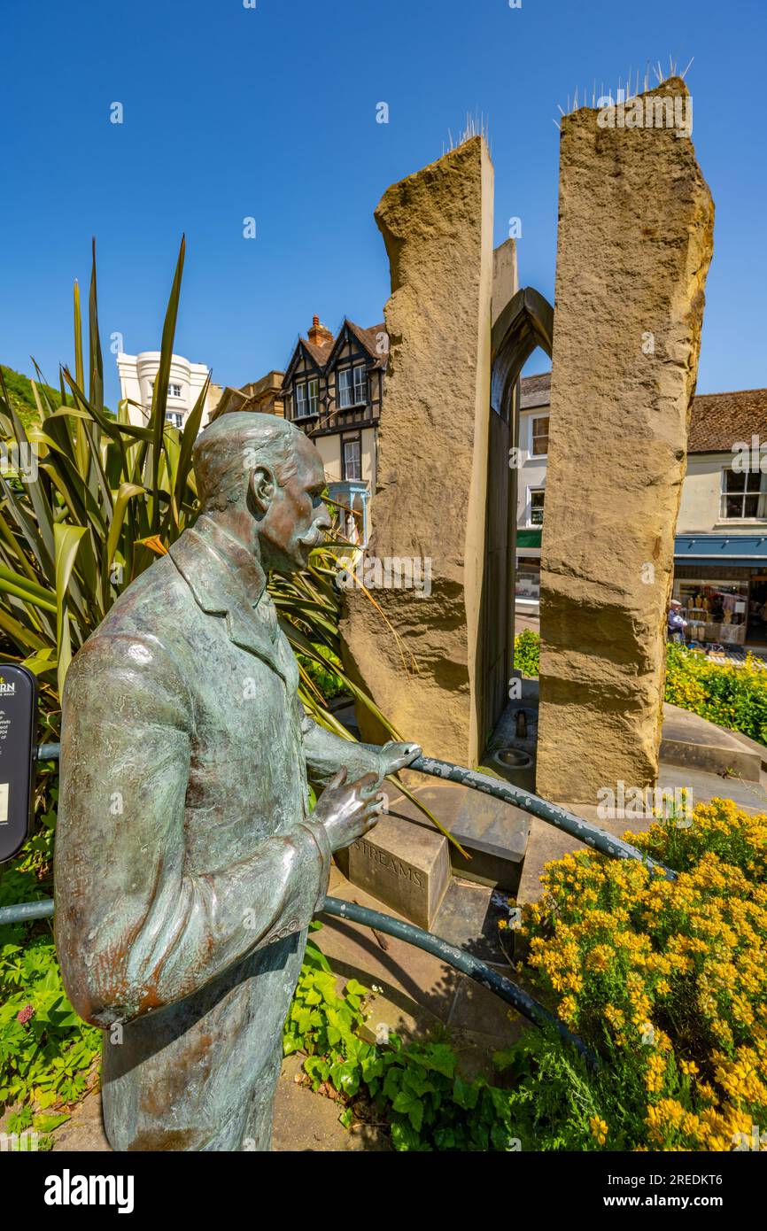 The Sir Edward Elgar memorial statue in Great Malvern Stock Photo - Alamy