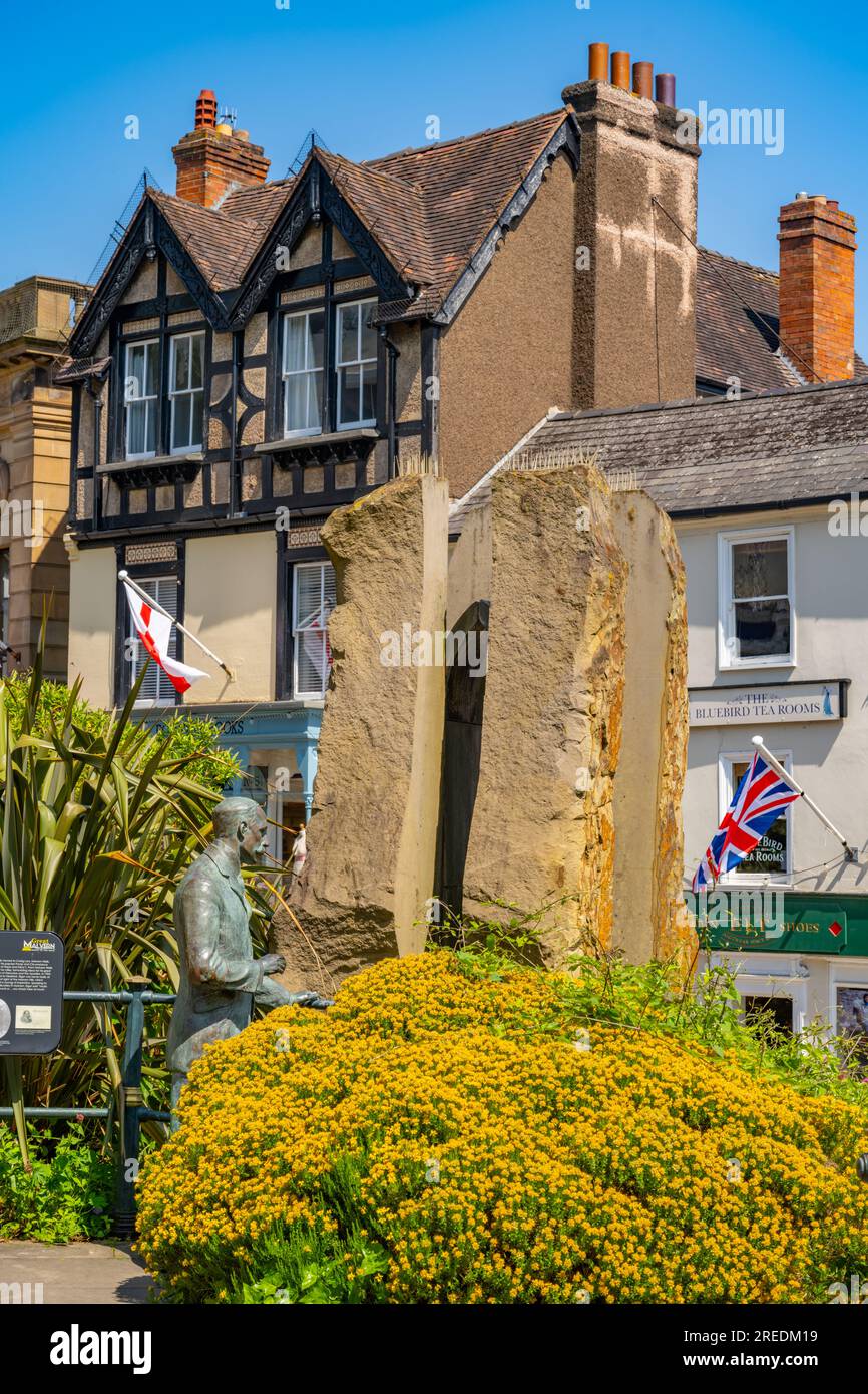 The Sir Edward Elgar memorial statue in Great Malvern Stock Photo - Alamy