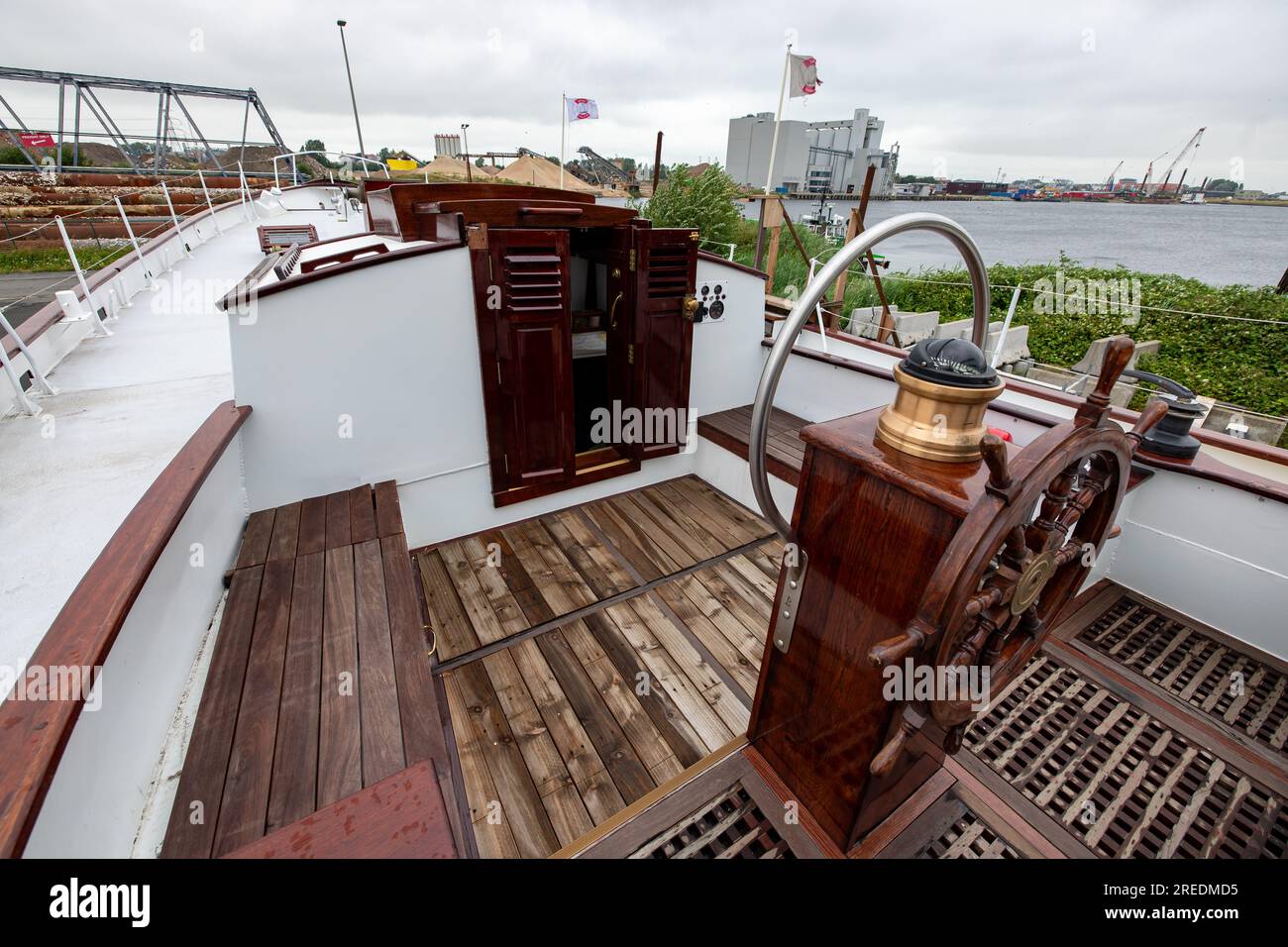 Illustration picture shows the Visit of Governor Decaluwe to the Askoy ...