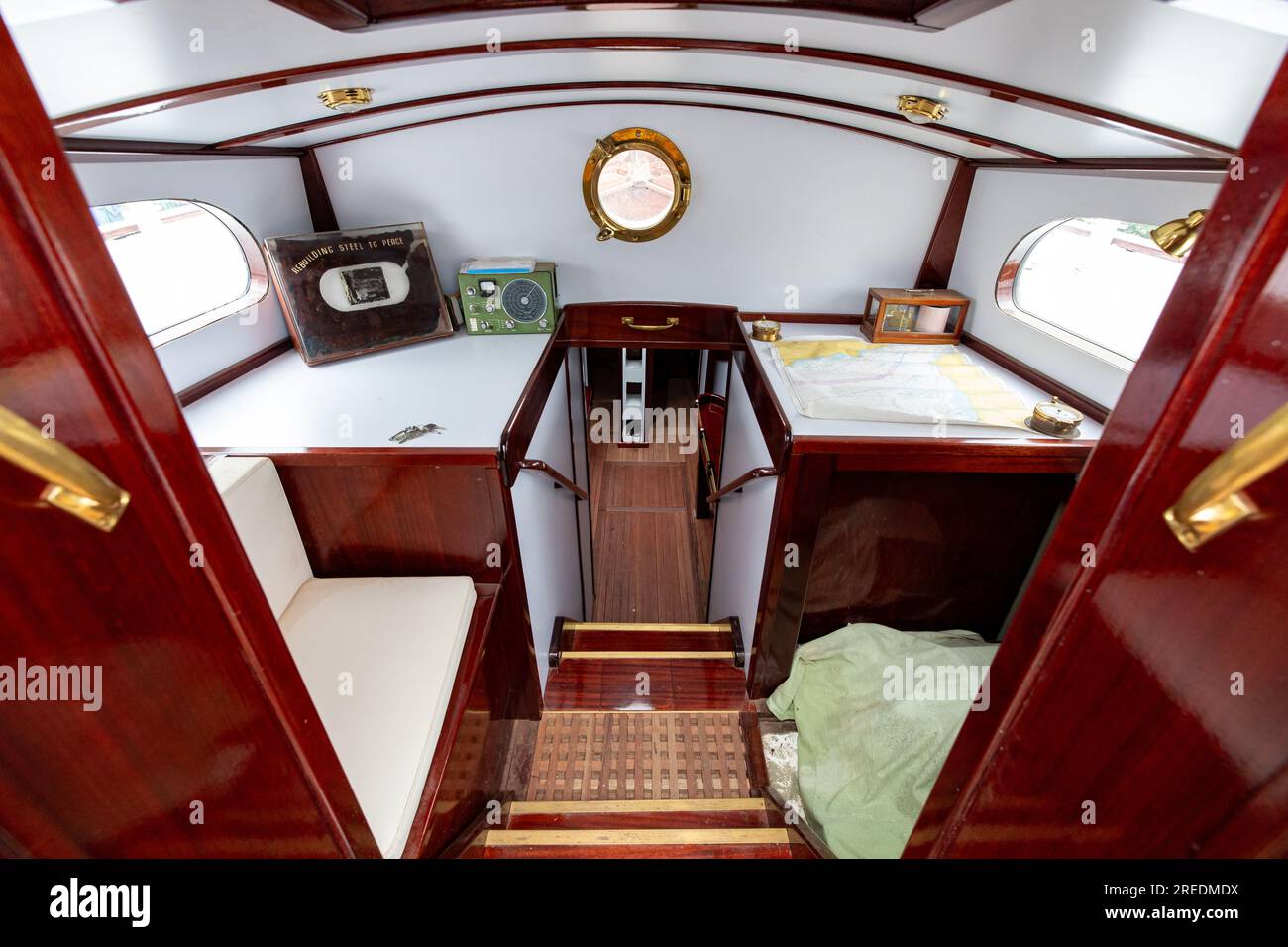 Illustration picture shows the Visit of Governor Decaluwe to the Askoy ...