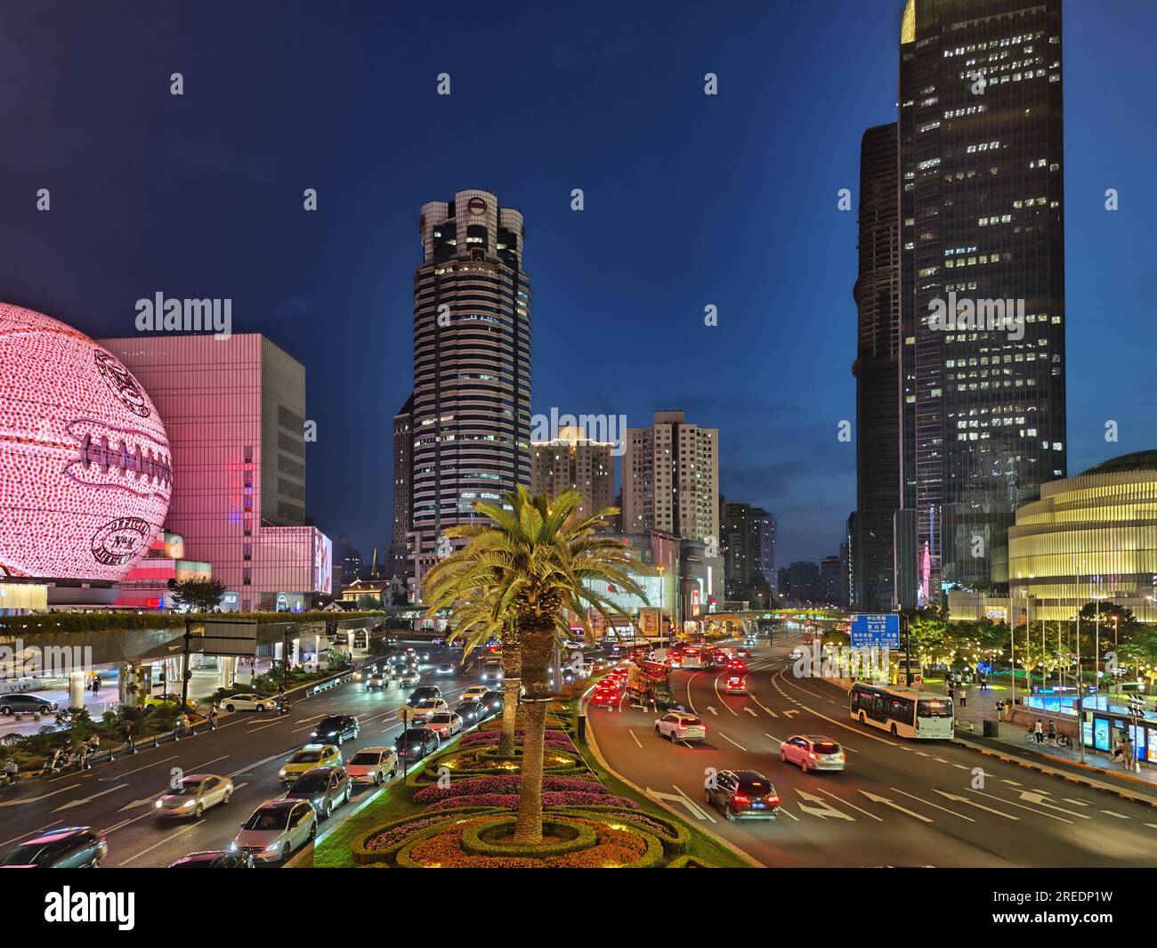 4k mall hi-res stock photography and images - Alamy