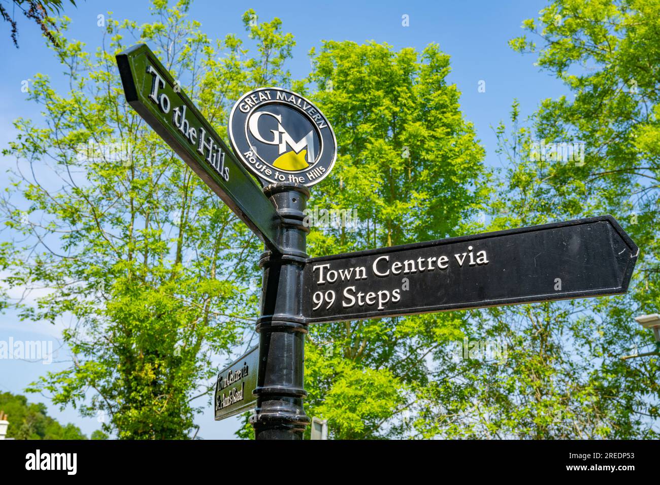 Pathway sign in Great Malvern Stock Photo - Alamy
