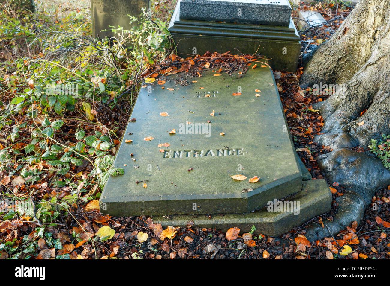Burial vault entrance hi-res stock photography and images - Alamy