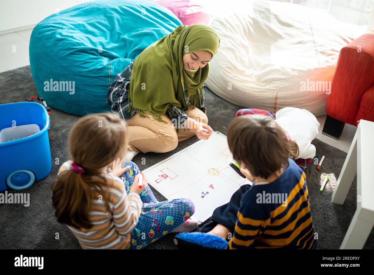 Arabic family adult children hi-res stock photography and images - Alamy