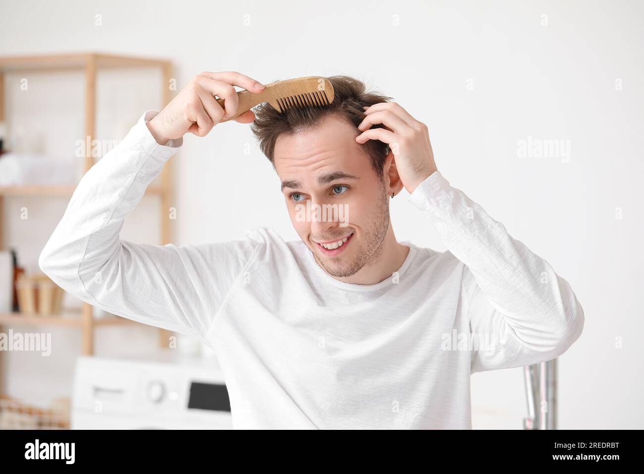 Man combing thinning hair hi-res stock photography and images - Alamy