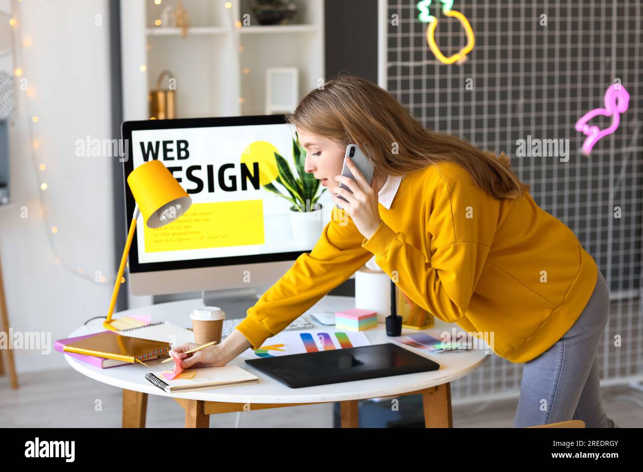 Female graphic designer talking hi-res stock photography and images - Alamy