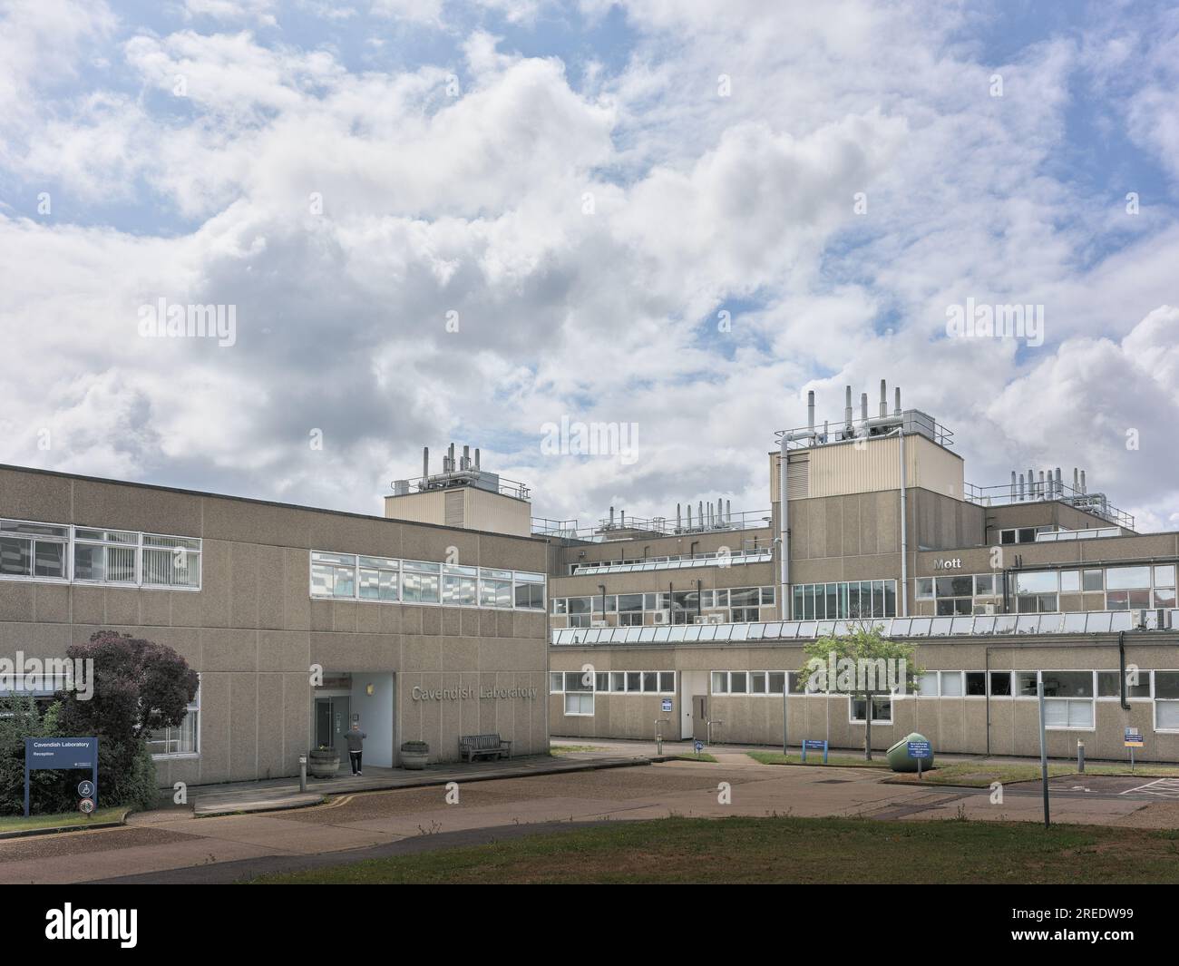 The old Cavendish Laboratory building under construction, University of ...