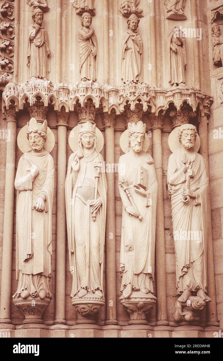 Apostles statue from Notre Dame portal Stock Photo - Alamy