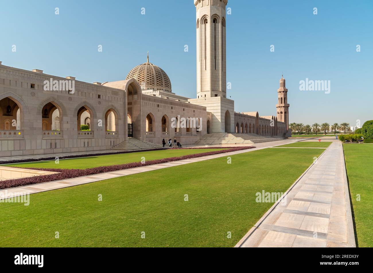 Gardens of the Sultan Qaboos Grand Mosque in Muscat, Oman, Middle East ...