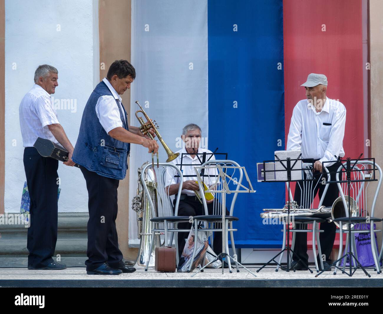 Busked concert hi-res stock photography and images - Alamy