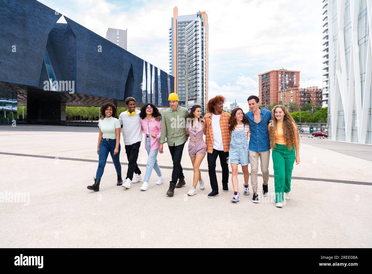 Group of school friends bonding hi-res stock photography and images - Alamy