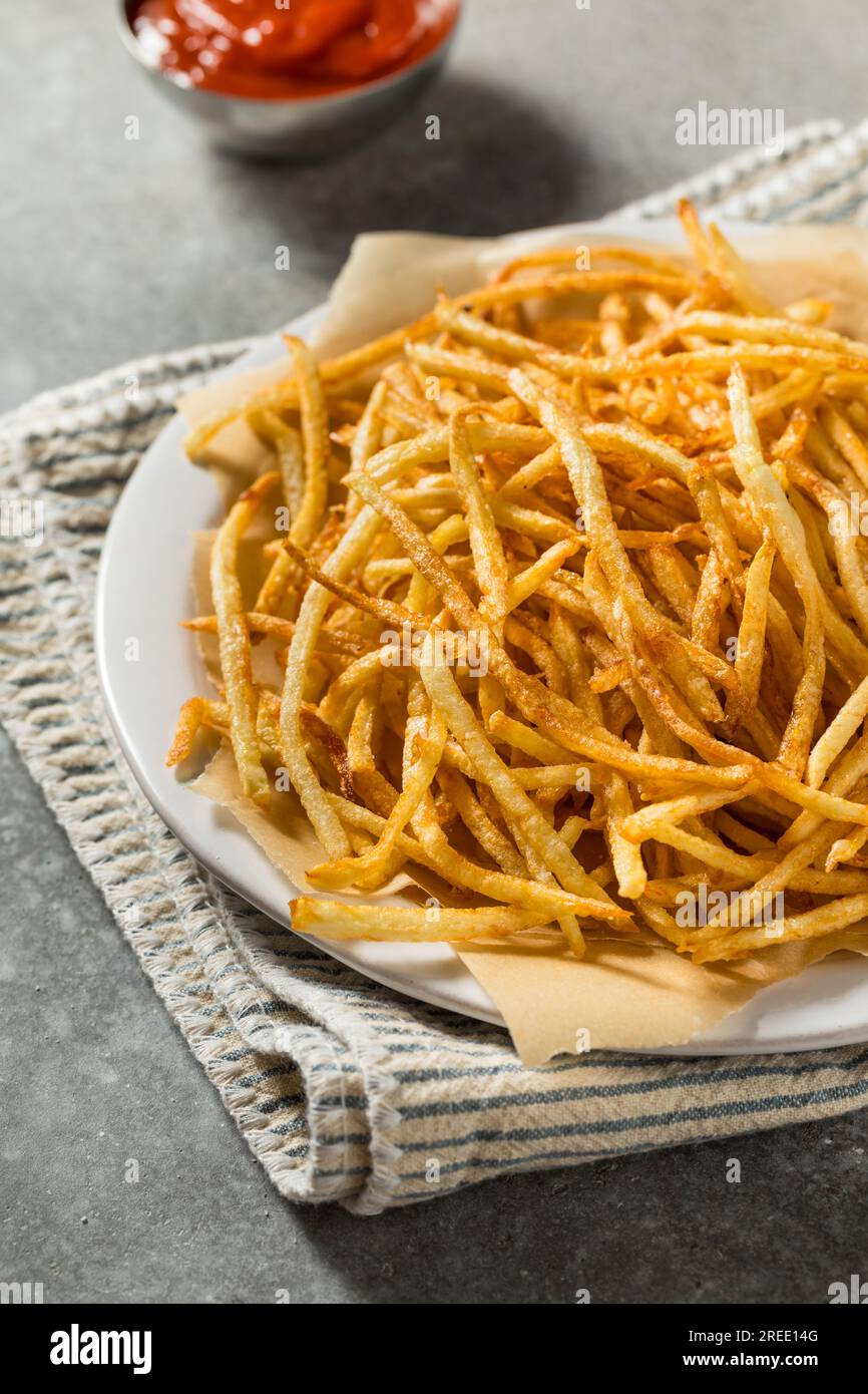 Shoe string potatoes hi-res stock photography and images - Alamy