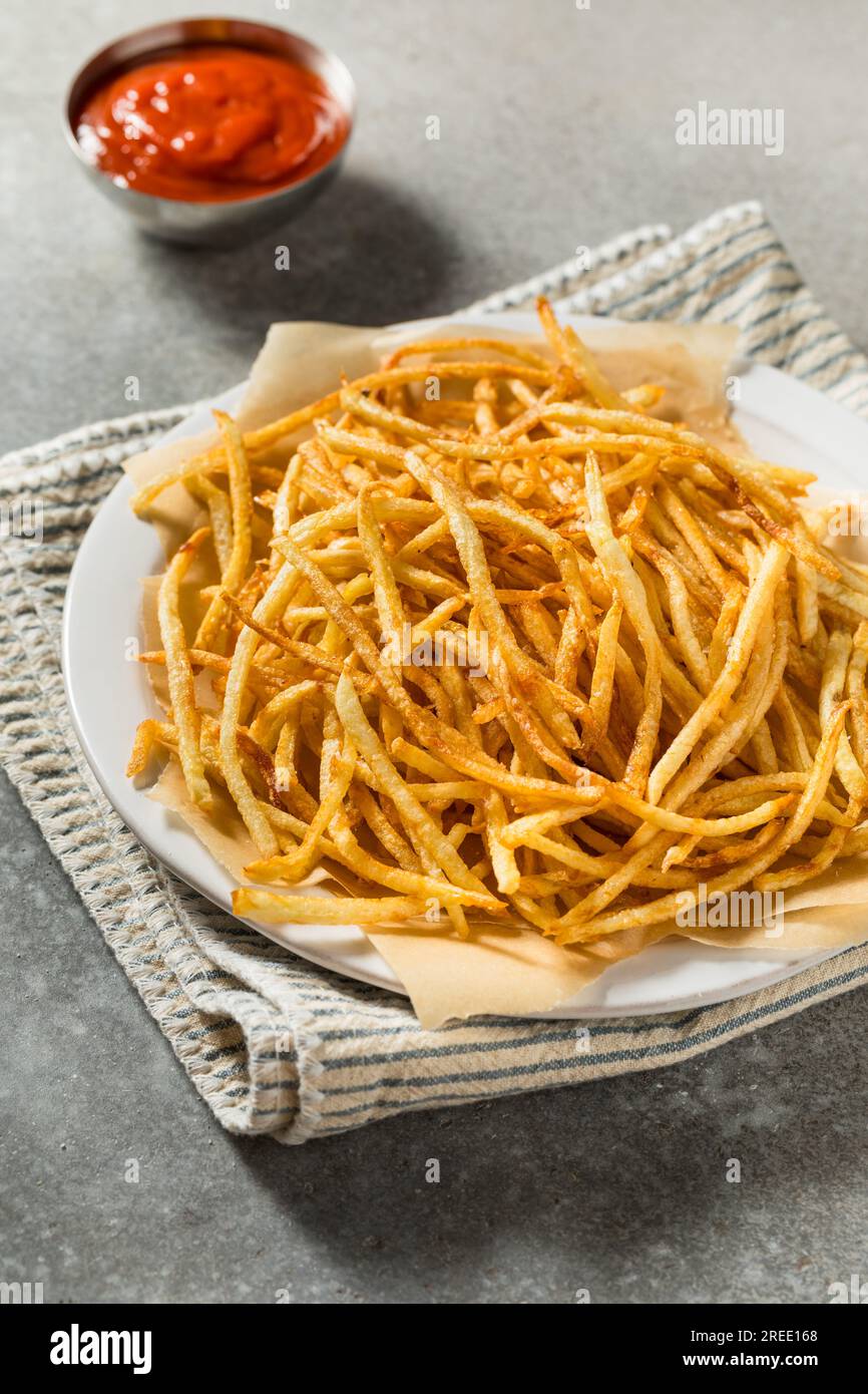 Shoe string potatoes hi-res stock photography and images - Alamy