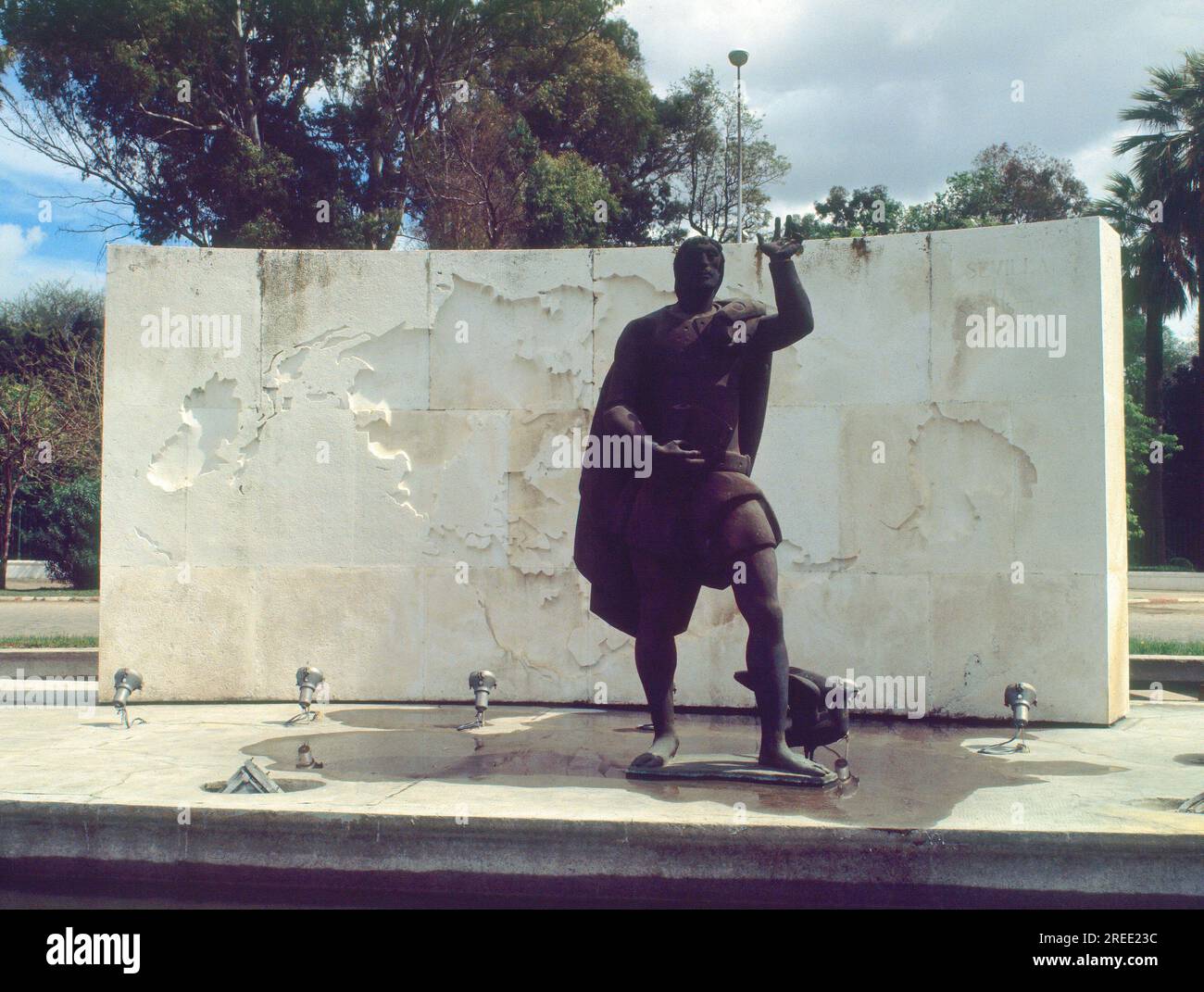 Monumento a elcano hi-res stock photography and images - Alamy