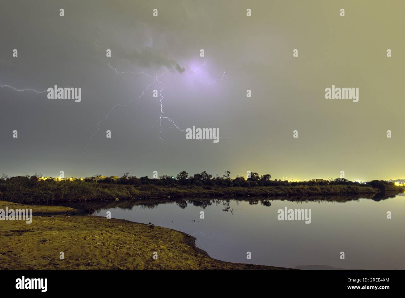 Lightning in the sky hi-res stock photography and images - Alamy