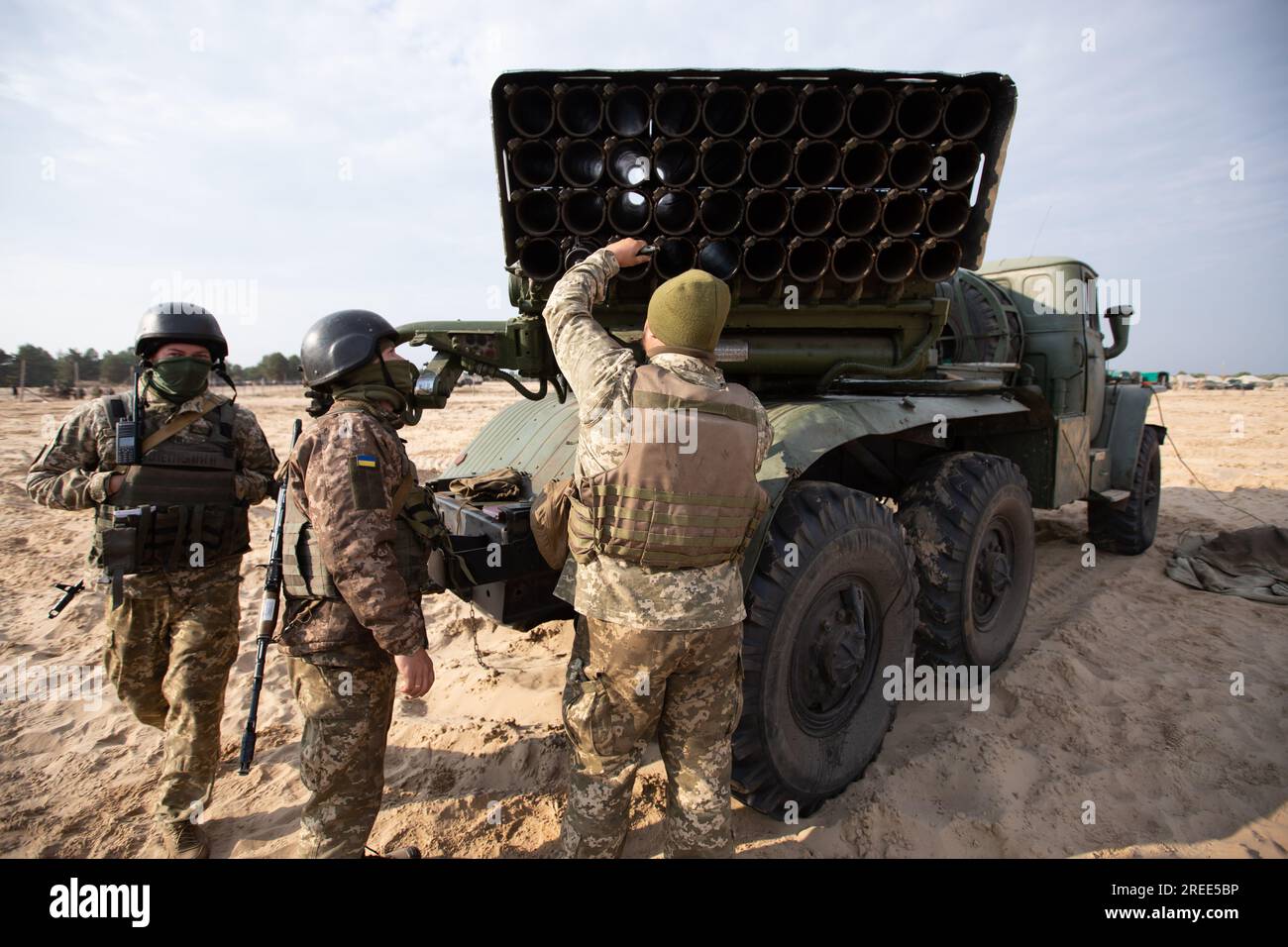 Soldiers of Ukrainian army load a launch rocket system BM-21 Grad ...
