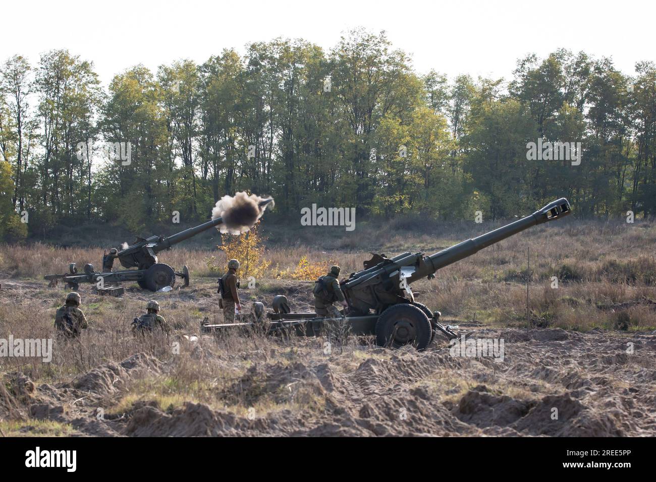 Ukrainian servicemen fire from the 152 mm towed gun-howitzer D-20 ...