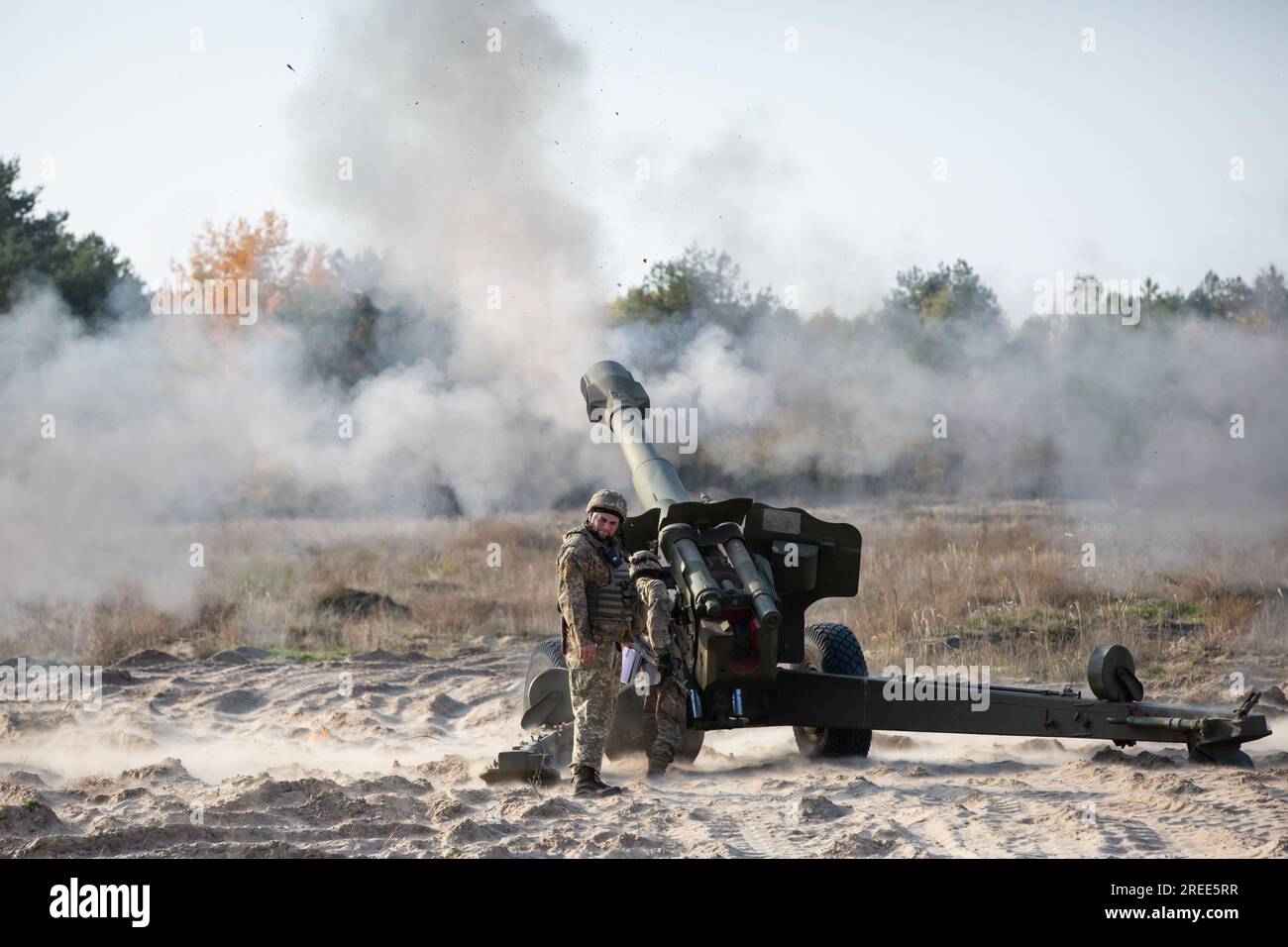 Ukrainian servicemen fire from the 152 mm towed gun-howitzer D-20 ...