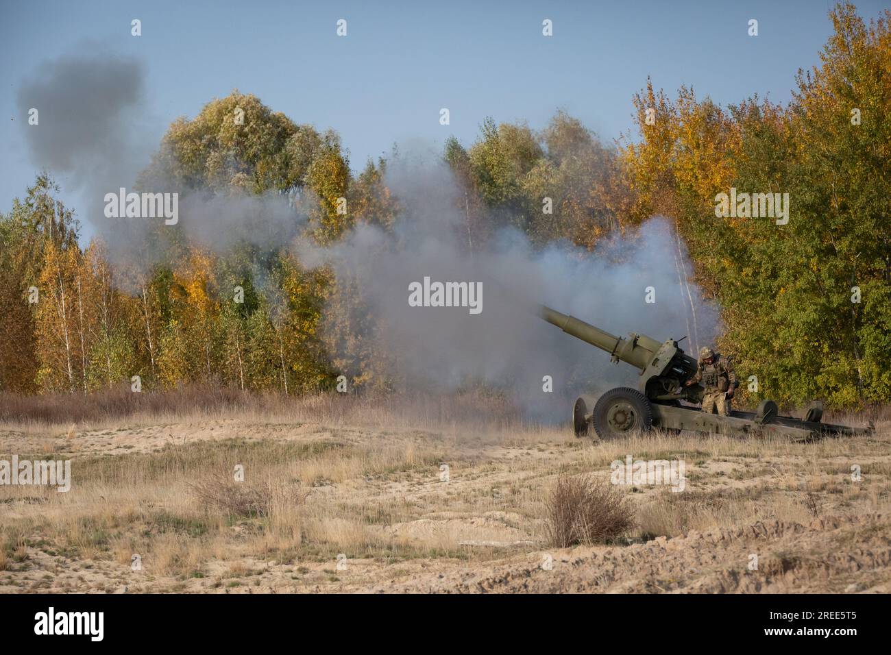 Ukrainian servicemen fire from the 152 mm towed gun-howitzer D-20 ...