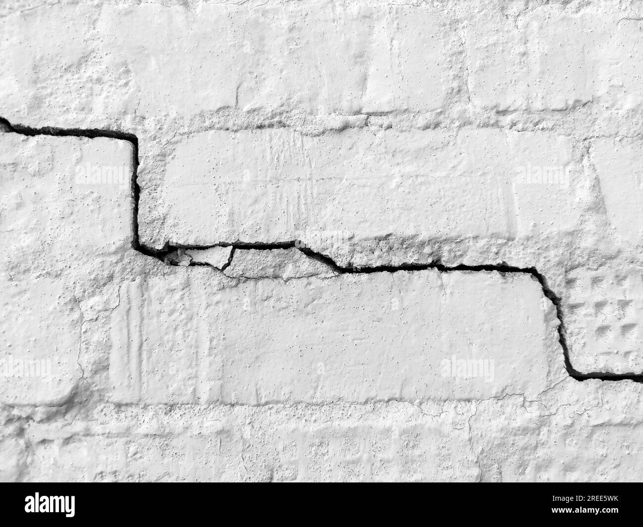 Old wall big gap Black and White Stock Photos & Images - Alamy