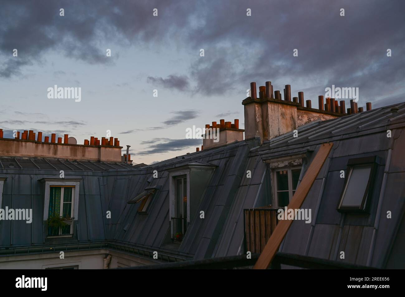 Exploring Paris : the charm of the roofs of the old town, picturesque ...