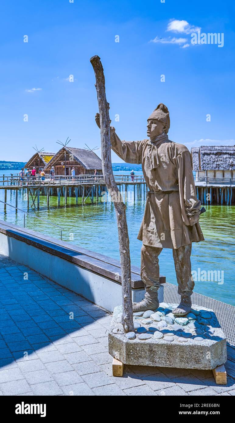 Statue of prehistoric man hi-res stock photography and images - Alamy