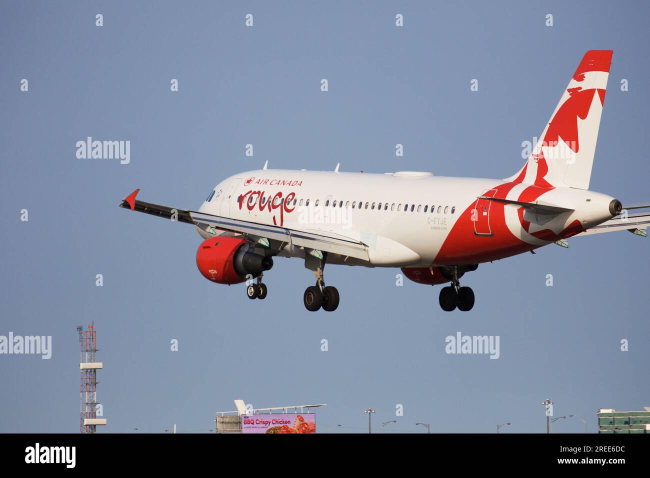 Jazz Airlines Airbus A318, C-FYJE, Landing at Pearson Airport, Runway ...