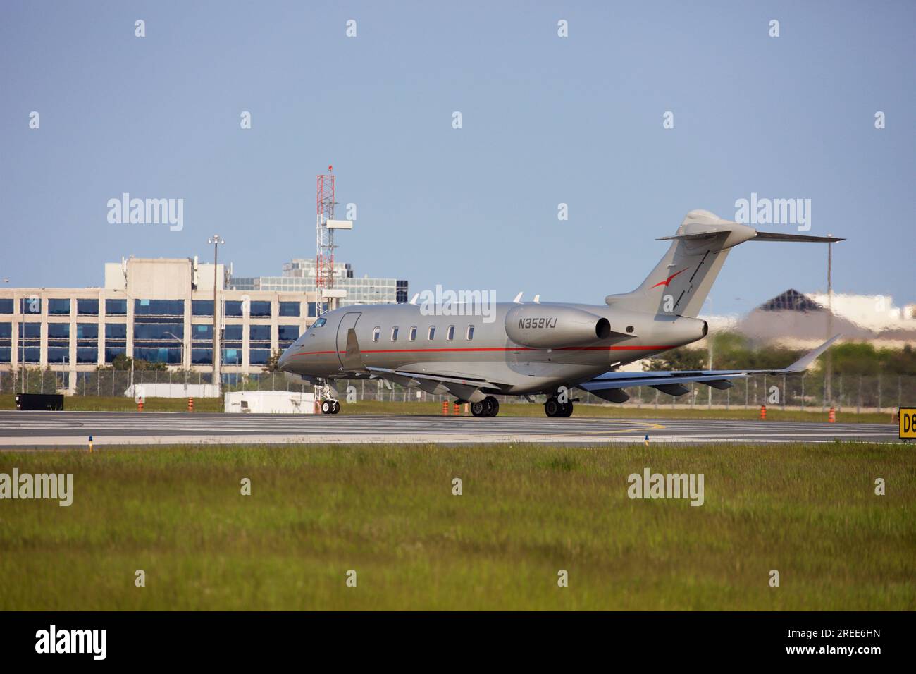 Vistajet Bombardier 350, N359VJ, Taxiing to Runway 06L at Toronto ...