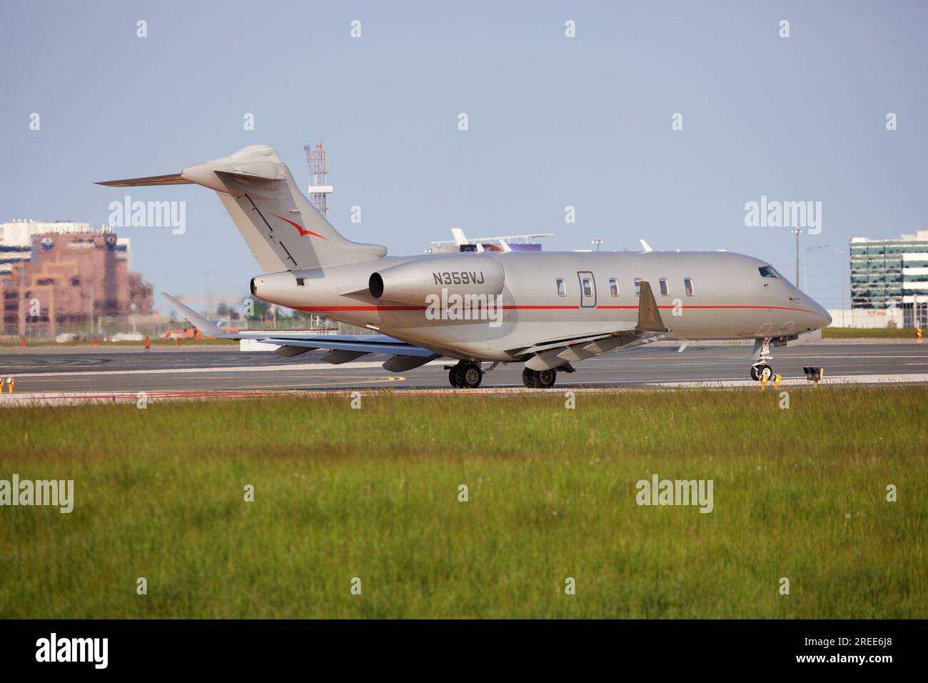 Vistajet Bombardier 350, N359VJ, Taxiing to Runway 06L at Toronto ...