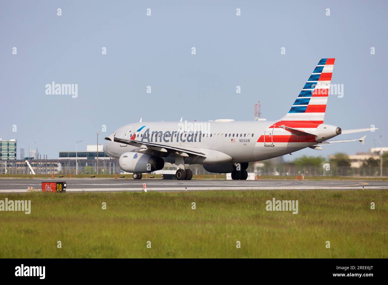 American Airlines, Airbus 220, N816AW, Taxiing to Runway 06L at Toronto ...