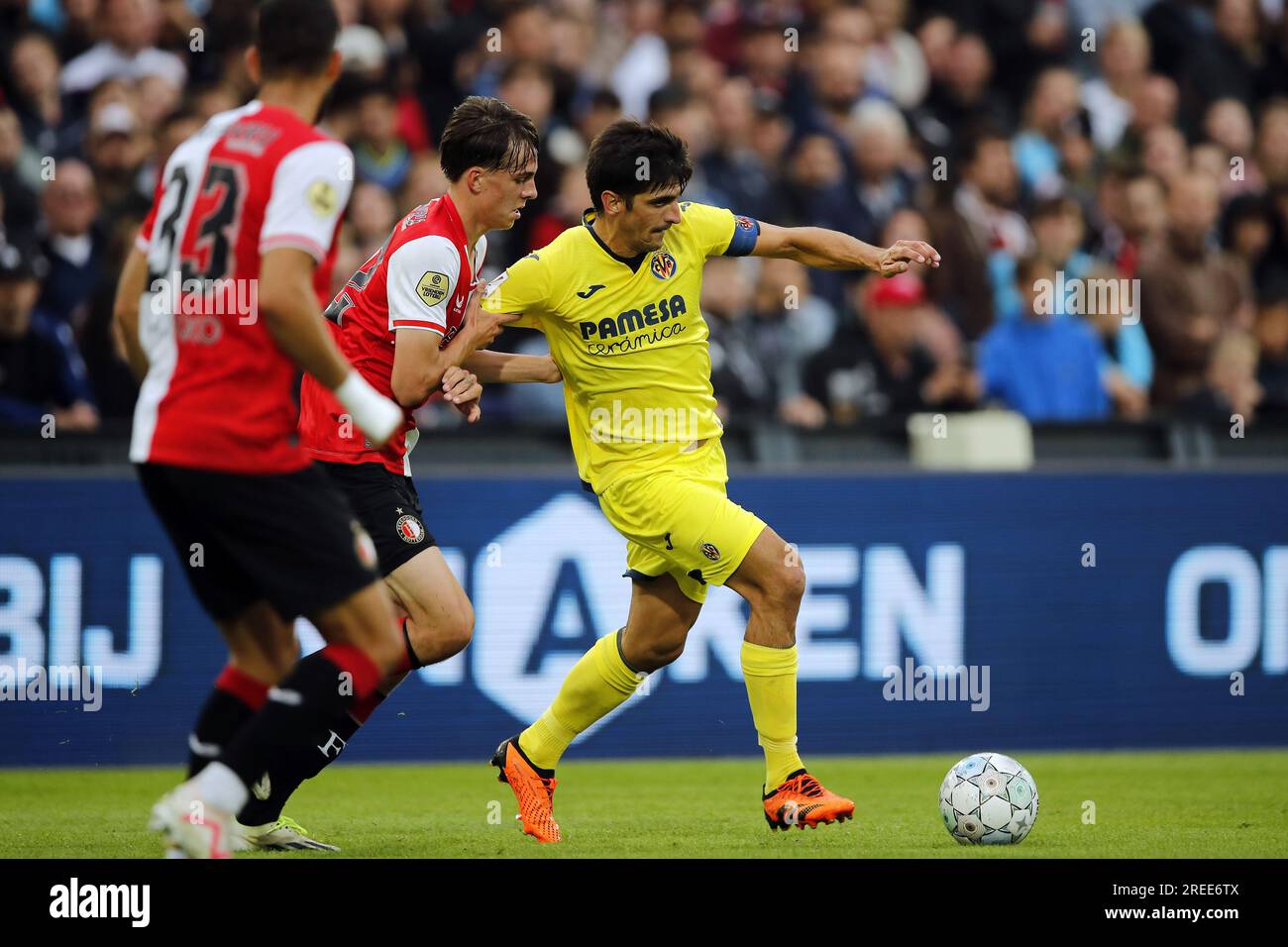ROTTERDAM - (lr) Leo Sauer of Feyenoord, Gerard Moreno of Villarreal CF ...