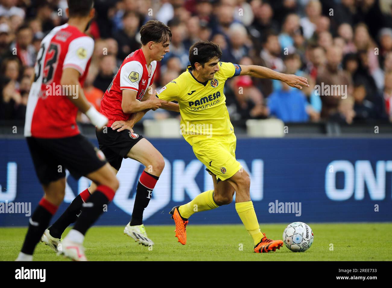 ROTTERDAM - (lr) Leo Sauer of Feyenoord, Gerard Moreno of Villarreal CF ...