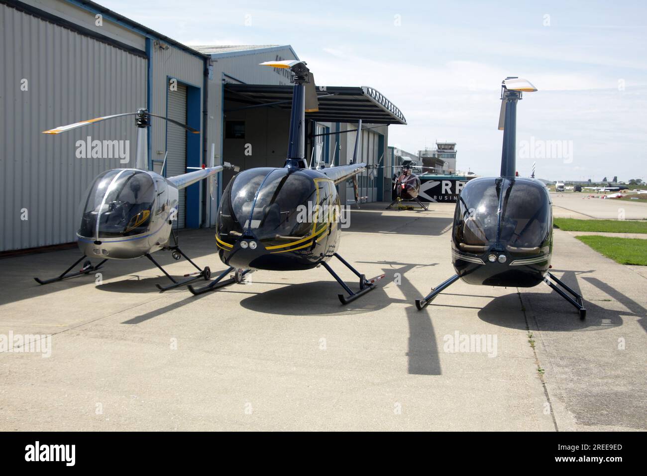 Robinson r22 helicopters hi-res stock photography and images - Alamy
